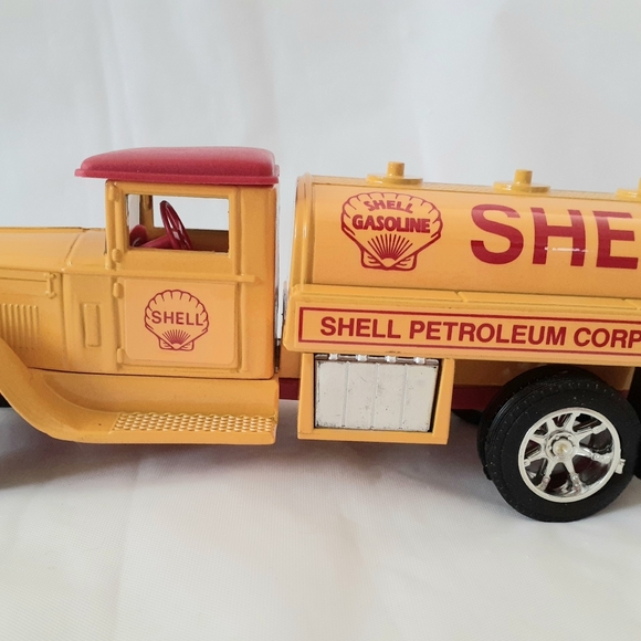 Shell oil tanker | Other | Ertl 931 Shell Oil Tanker Bank Die Castnew ...